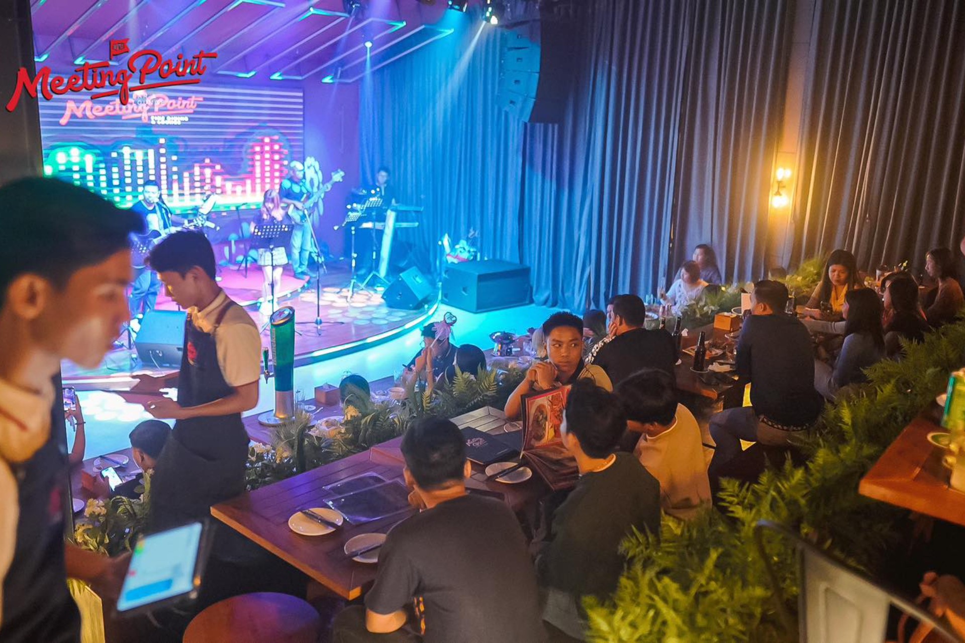 Meeting Point Bar & Lounge | MyanLife - Life Experience