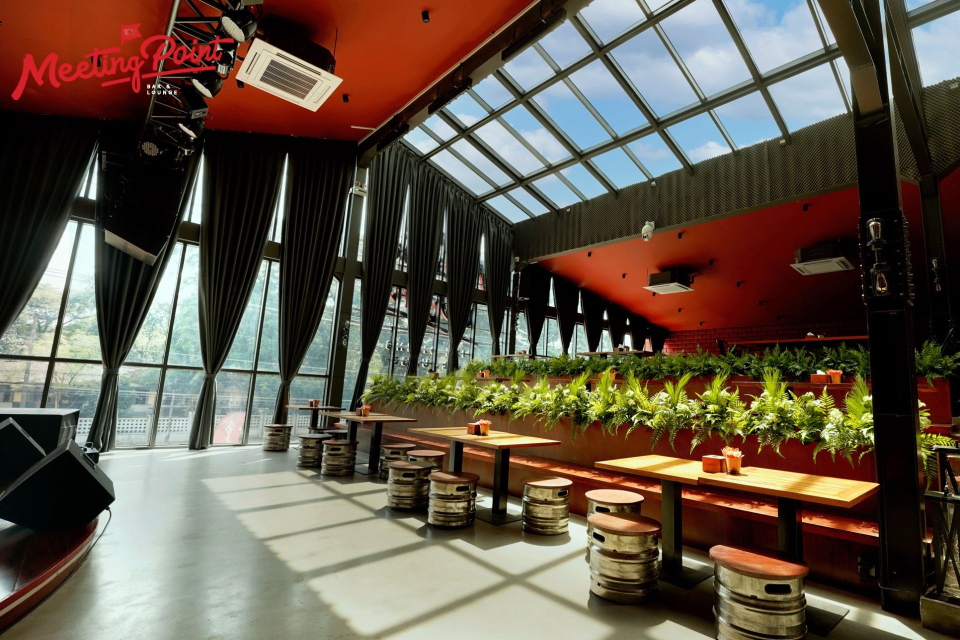 Meeting Point Bar & Lounge | MyanLife - Life Experience