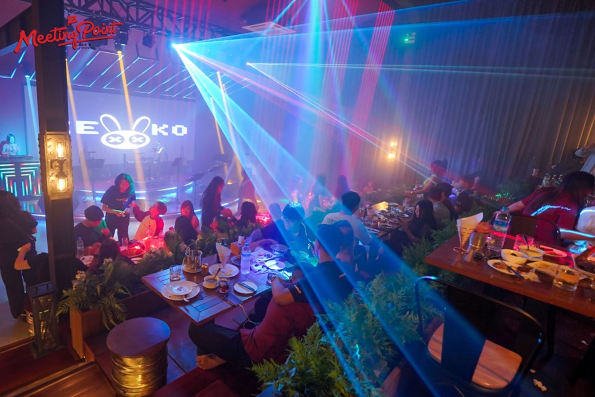 Meeting Point Bar & Lounge | MyanLife - Life Experience